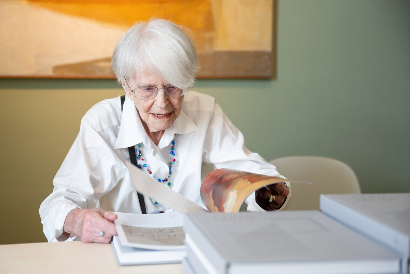 Anna Mark retrospektív kiállítása Árnyékok és jelek címmel a Ferenczy ...